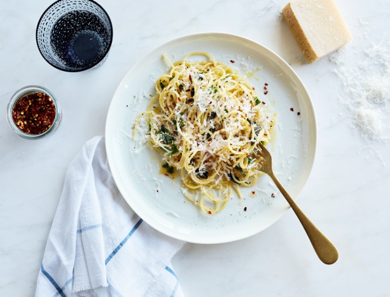 Aglio e Olio Recipe | goop
