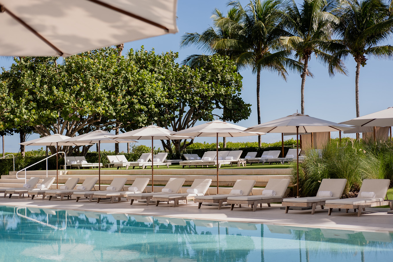 Inside the Miami Hotel That Feels Like a Slim Aarons Fever Dream - goop