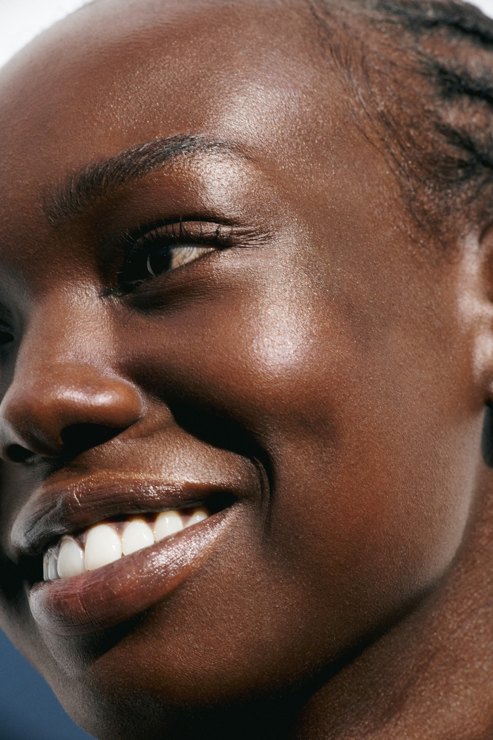 How to Apply Highlighter like a Pro - goop