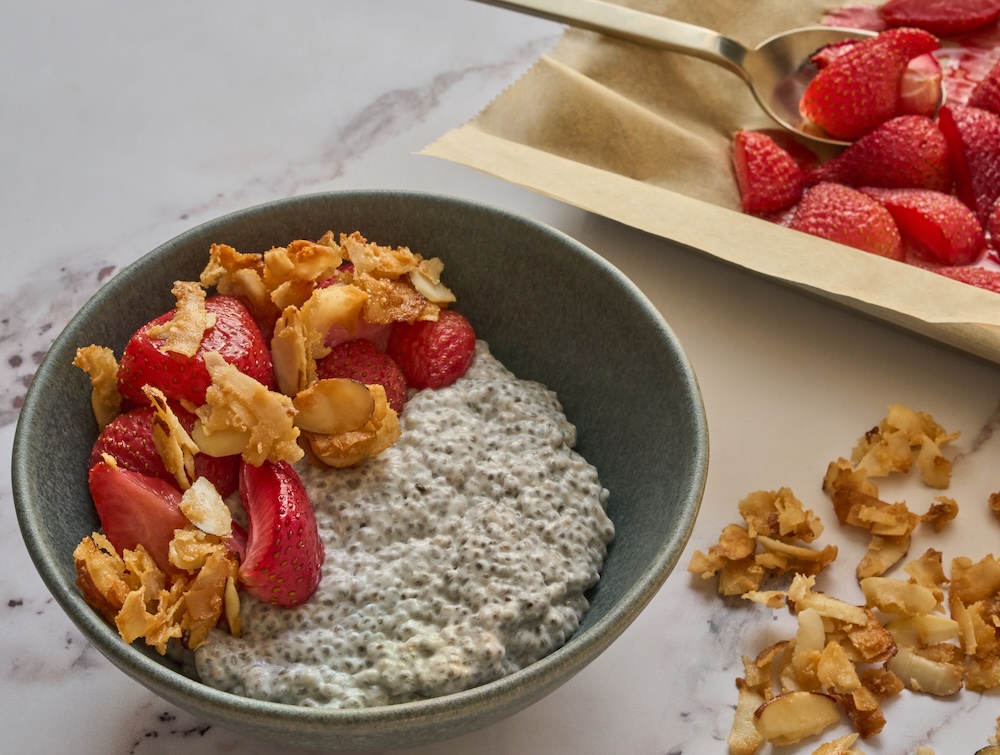Vanilla Chia Bowl with Roasted Strawberries and Coconut Crumble Recipe ...
